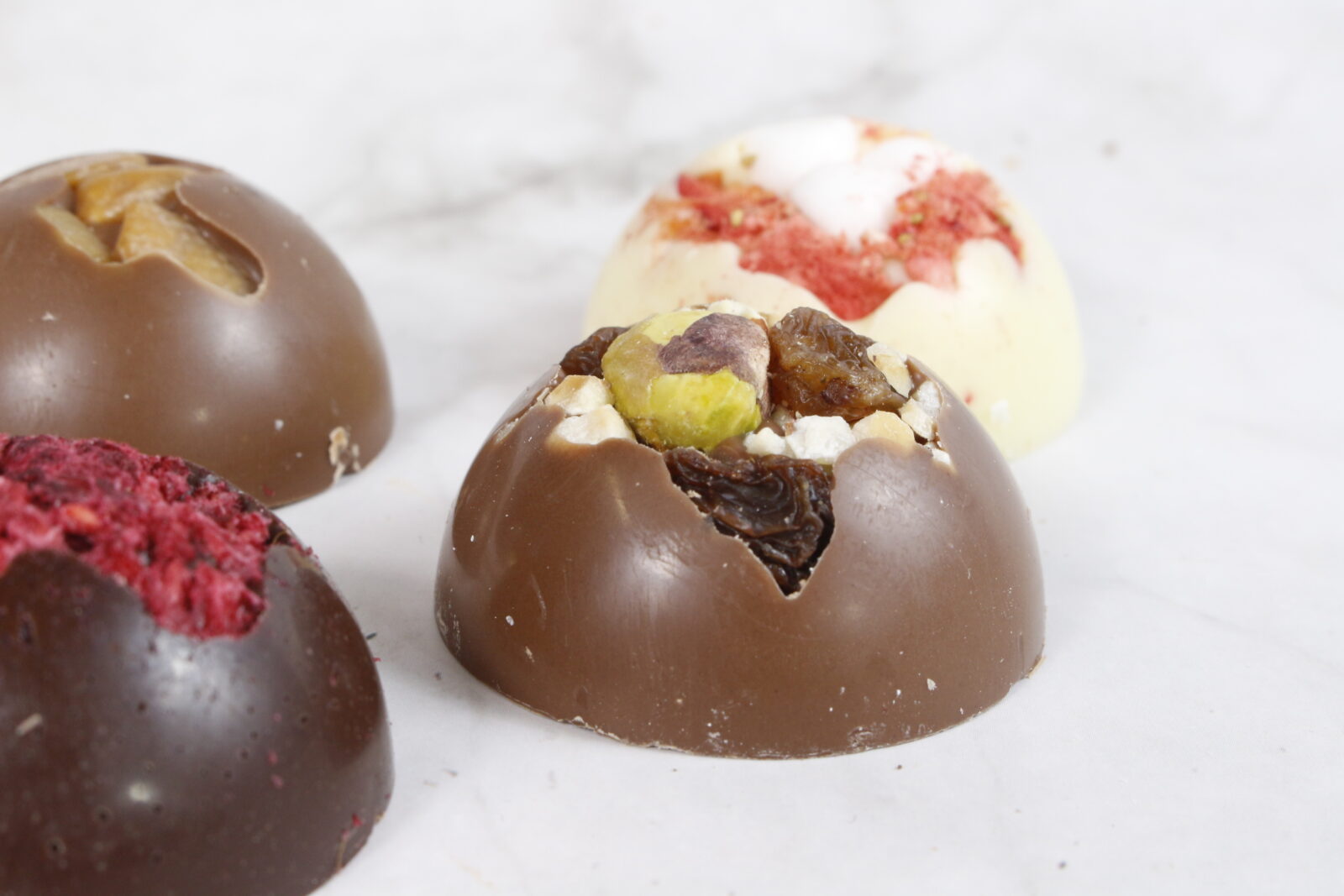 9 LUXURY SOLID CHOCOLATE DOMES RED BOX - The Cambridge Confectionery ...